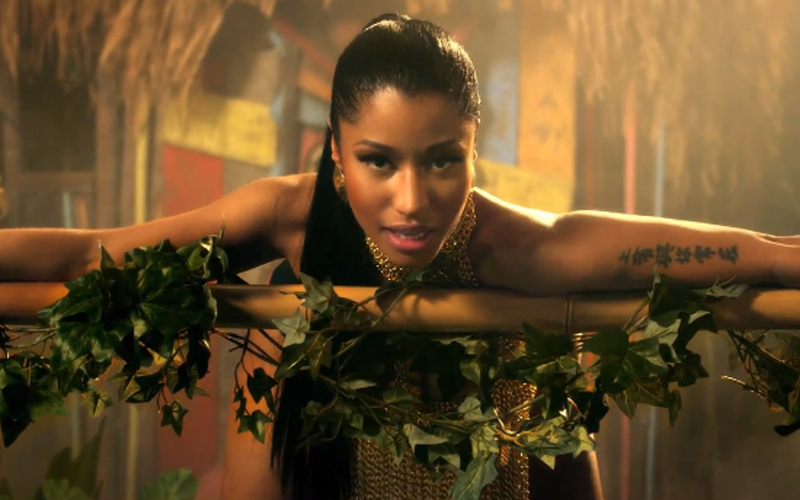 Nicki Minaj Anaconda Live Performance – RRUUZS